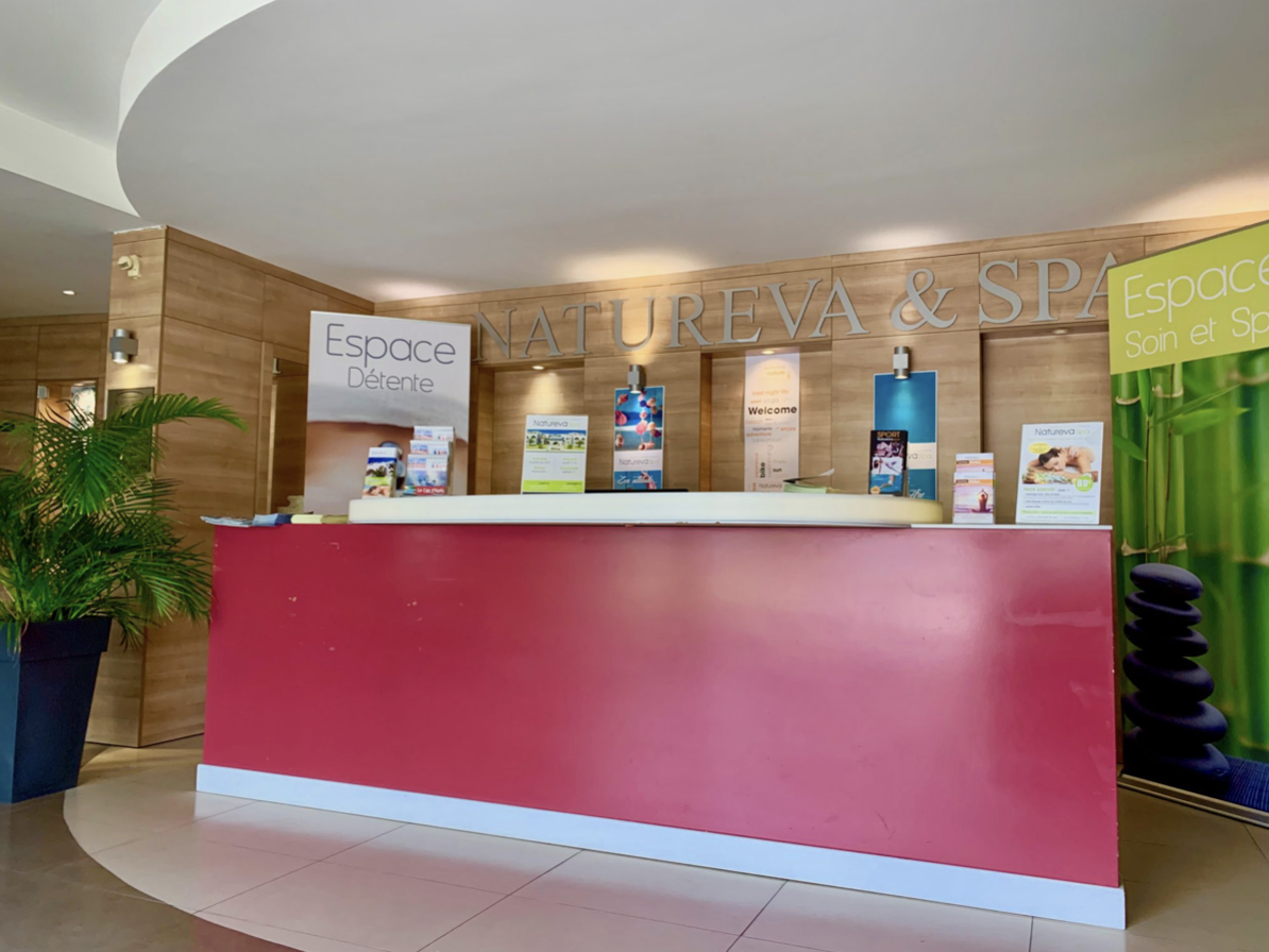 世界最大のヌーディストビーチ「キャプダグド」にある全裸リゾートホテル「ナチュレヴァスパ」 | 聖プルメリア女学園